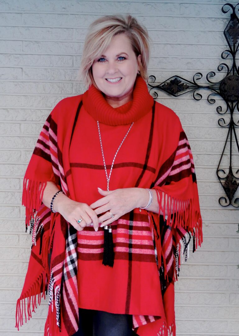 HOW TO STYLE A PONCHO FOR A CASUAL FALL LOOK