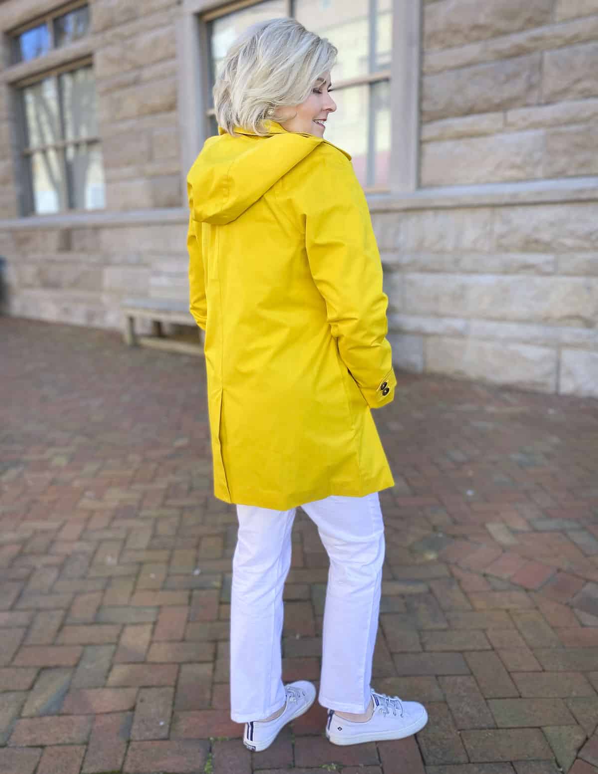 A BRIGHT AND SUNNY OUTFIT