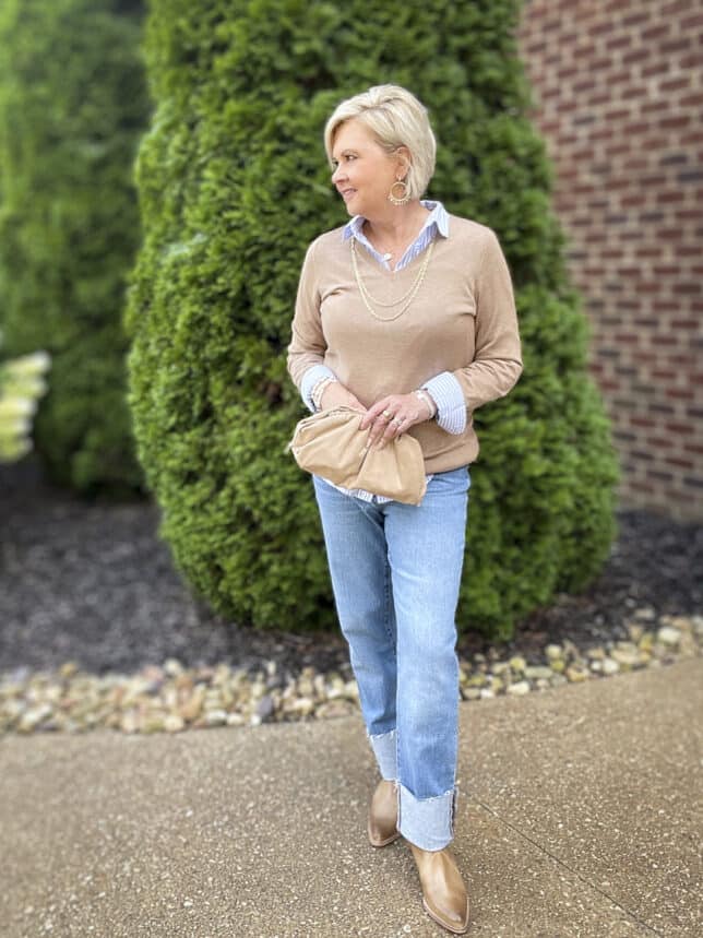 BIG CUFF JEANS ARE IN STYLE AND LOOK ULTRA CHIC