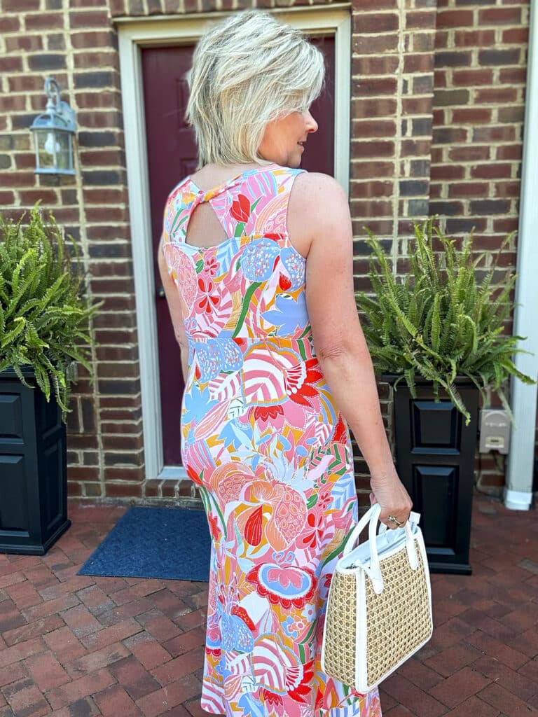 How To Style A White Linen Jacket For Spring and Summer