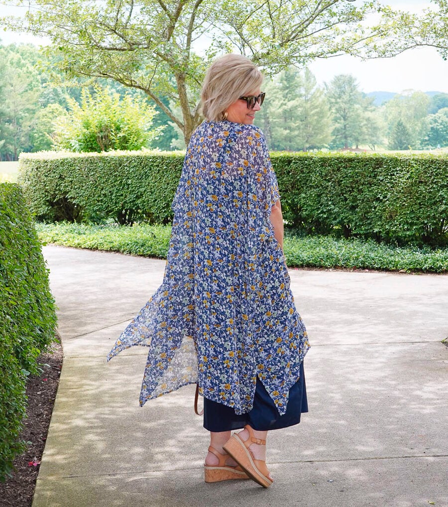 How To Cover Upper Arms And Look Fashionable