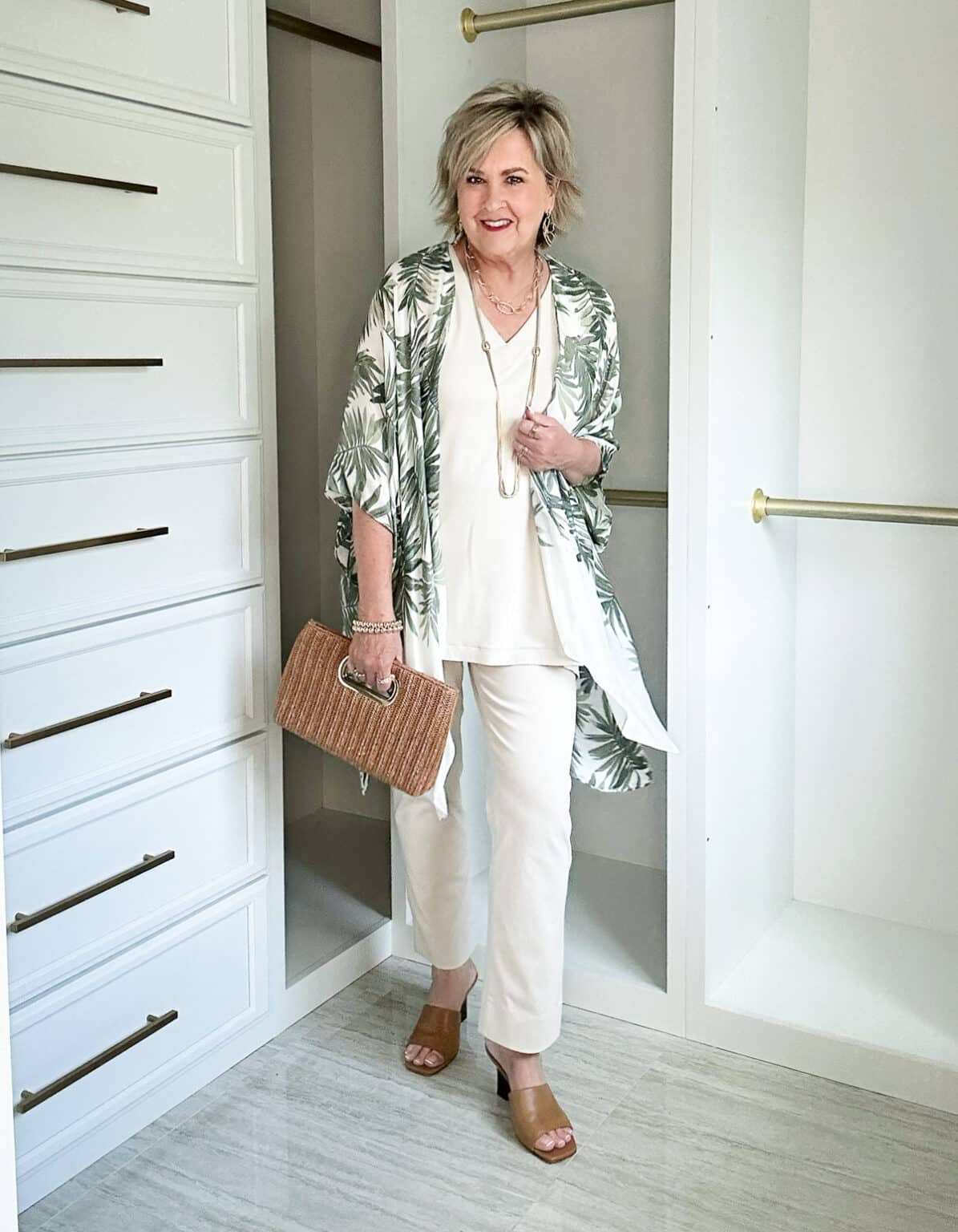 How To Cover Upper Arms And Look Fashionable