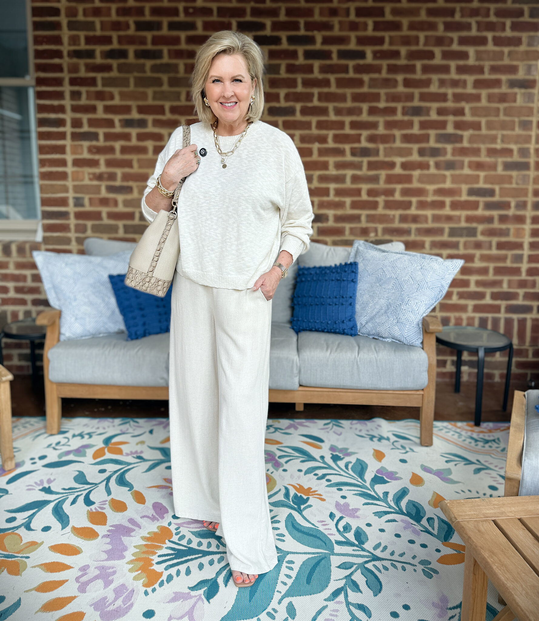 Two Fall Transition Outfits That Are Comfortable and Look Stylish